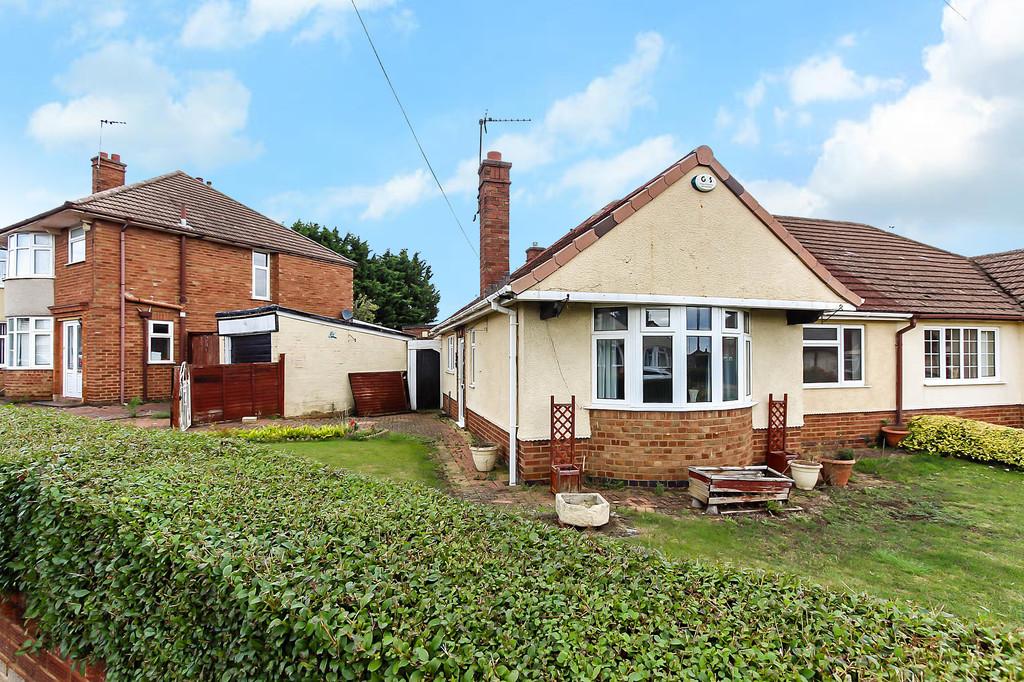 The Pyghtle, Wellingborough NN8 2 bed semi-detached bungalow - £200,000