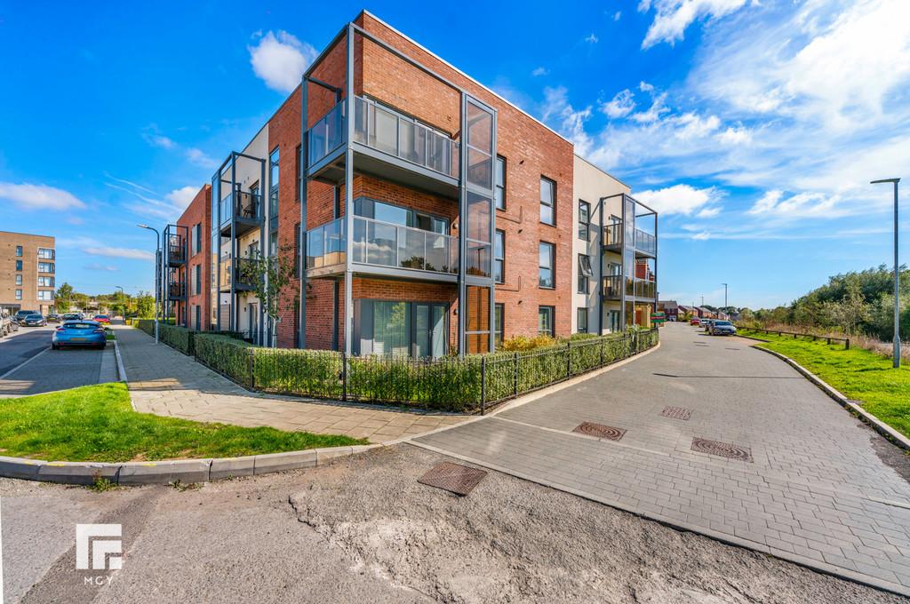 Rhodri Morgan Way, Canton, Cardiff 1 bed apartment - £180,000