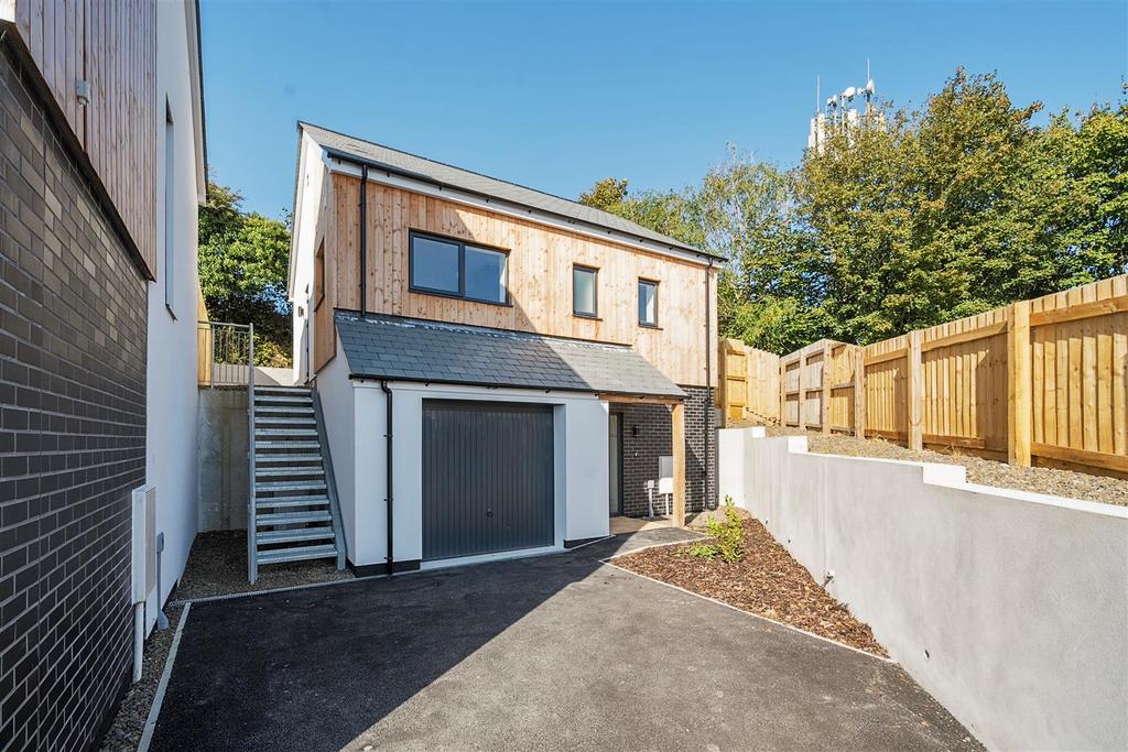 Launceston 2 bed detached house - £335,000