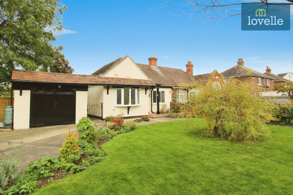 Healing Road, Stallingborough DN41 3 bed semi-detached bungalow - £235,000