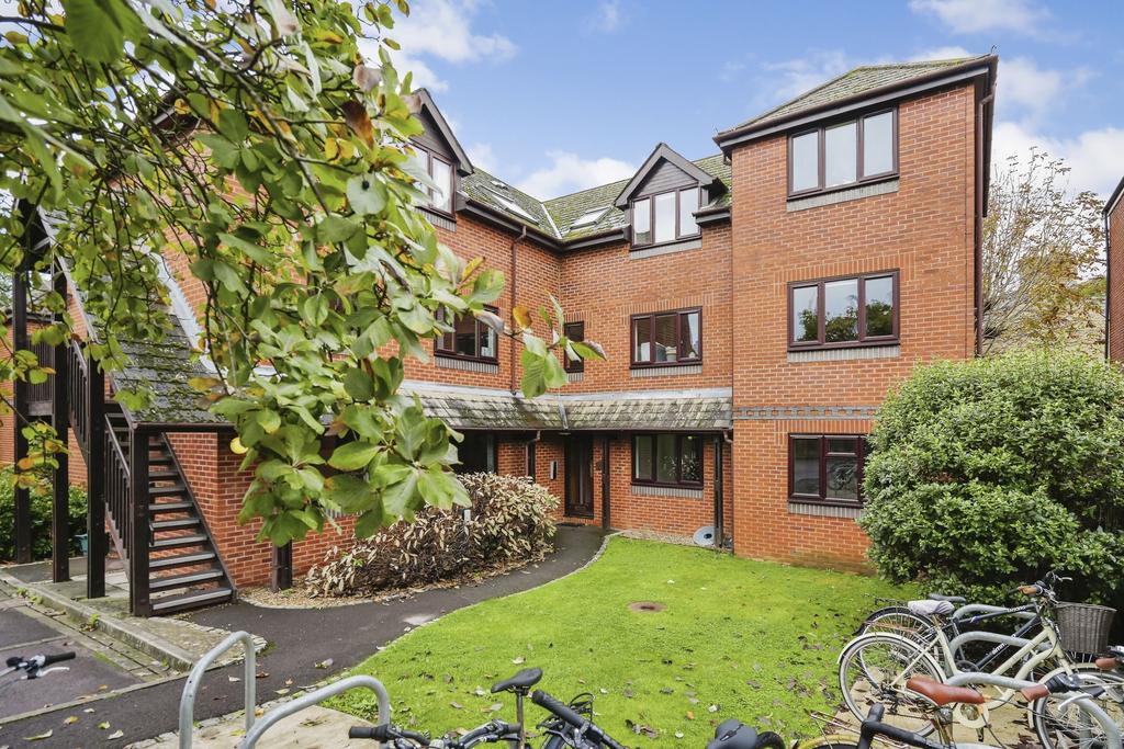 Woodman Court, St Clements, OX4 2 bed flat - £1,700 pcm (£392 pw)