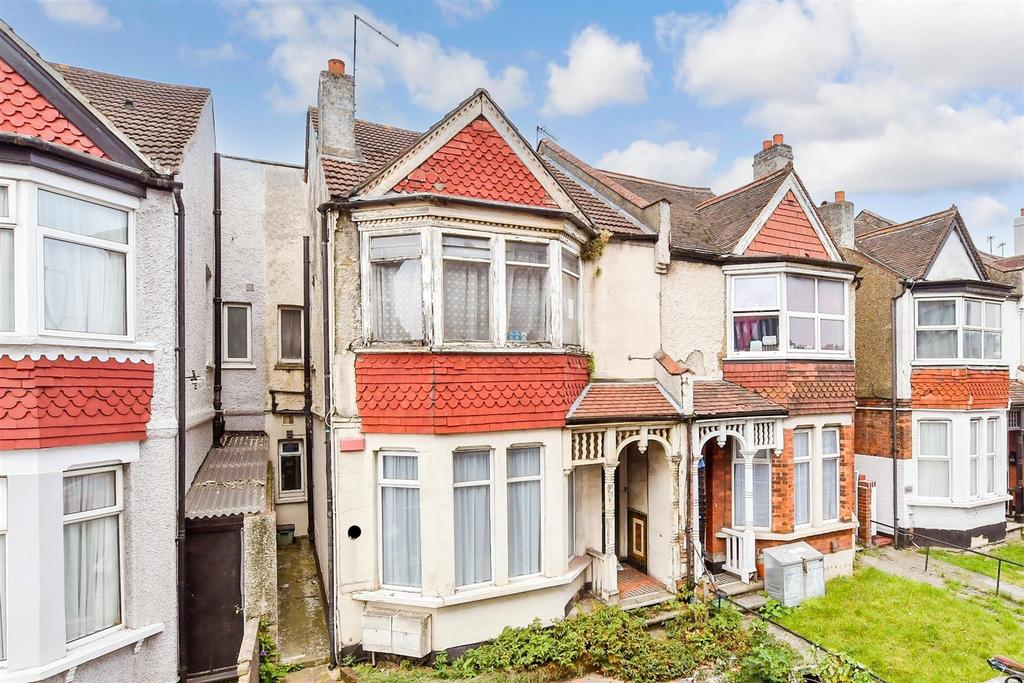 Brighton Road, Purley, Surrey 1 bed ground floor maisonette - £160,000