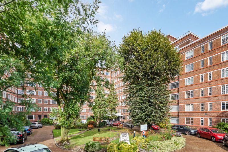 Du Cane Court, Balham High Road, SW17 1 bed apartment - £310,000