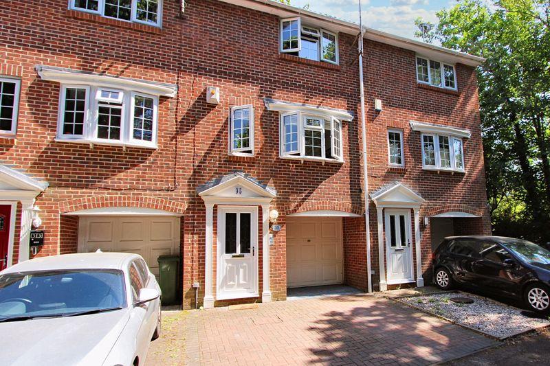Longacre Rise, Basingstoke RG24 2 bed property - £320,000