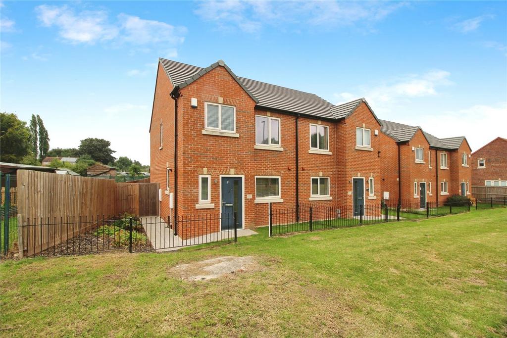 Wemesford Gardens, Doncaster DN4 3 bed semi-detached house for sale - £ ...