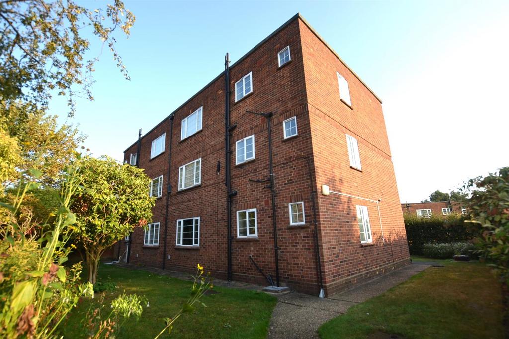 The Towers, Carrow Hill, Norwich 1 bed flat - £795 pcm (£183 pw)