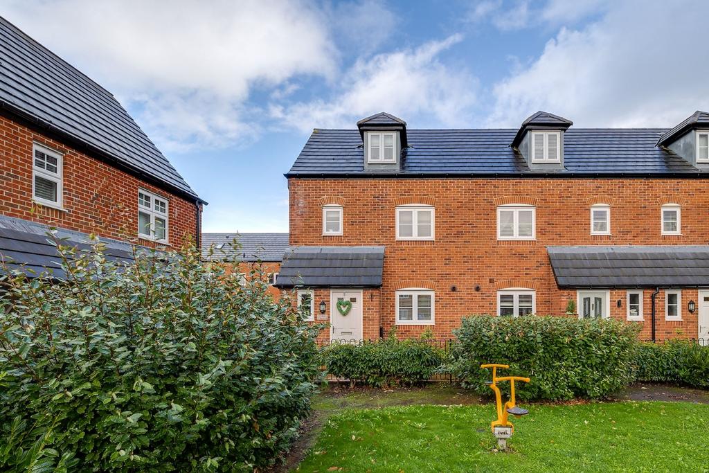 Green Howards Road, Chester CH3 3 bed end of terrace house - £270,000