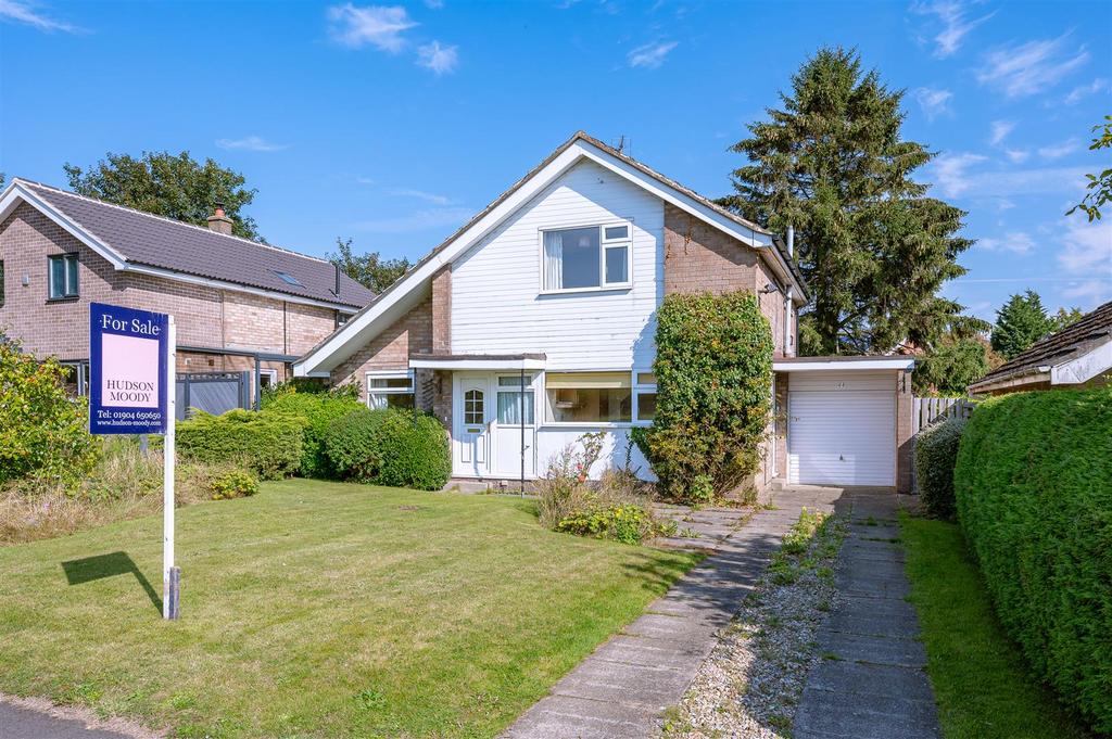 Manor Heath, Copmanthorpe, York YO23 3UP 3 bed detached house - £325,000