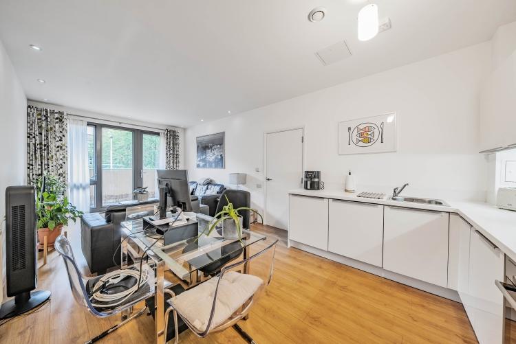 Stewarts Road London SW8 1 bed apartment - £2,100 pcm (£485 pw)