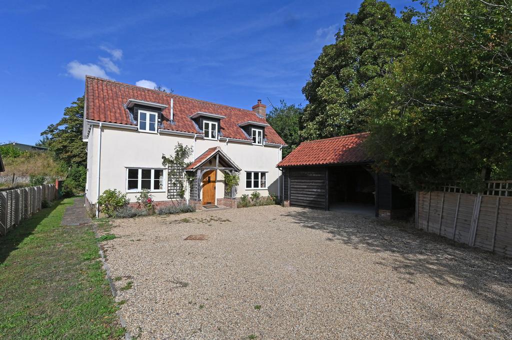 Kettleburgh, Nr Framlingham, Suffolk 4 bed detached house - £500,000