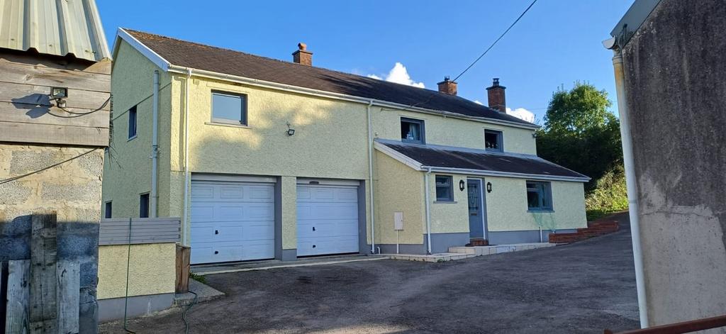 Carmarthen SA32 3 bed property with land - £500,000