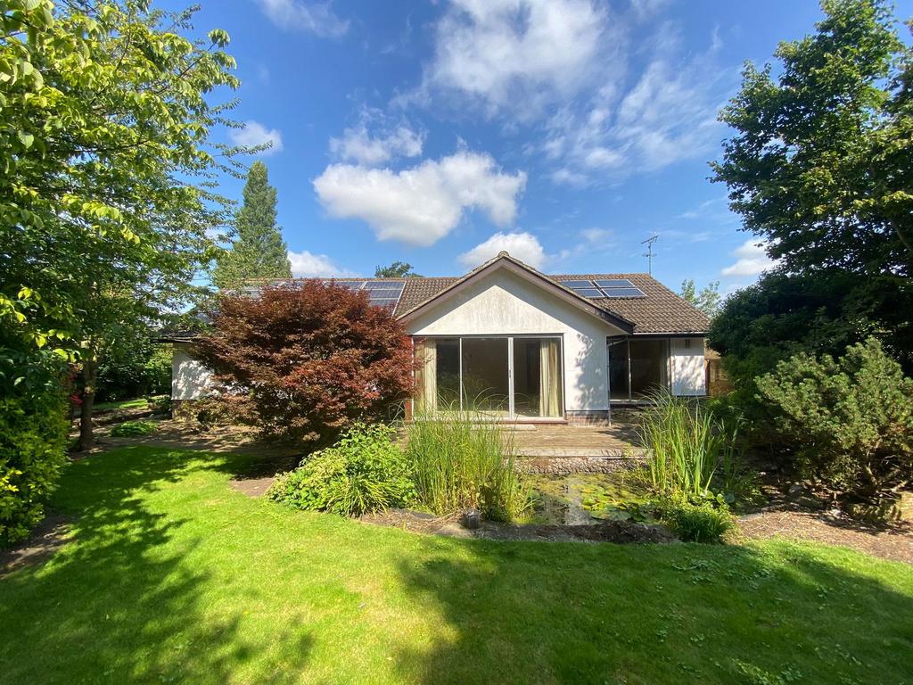 Pettistree, Nr Woodbridge, Suffolk 4 bed detached bungalow - £495,000