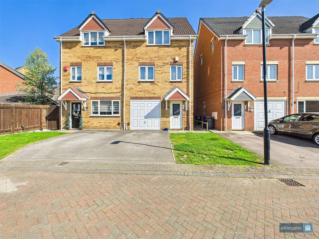 Reeves Way, Armthorpe, Doncaster... 3 bed semi-detached house for sale ...