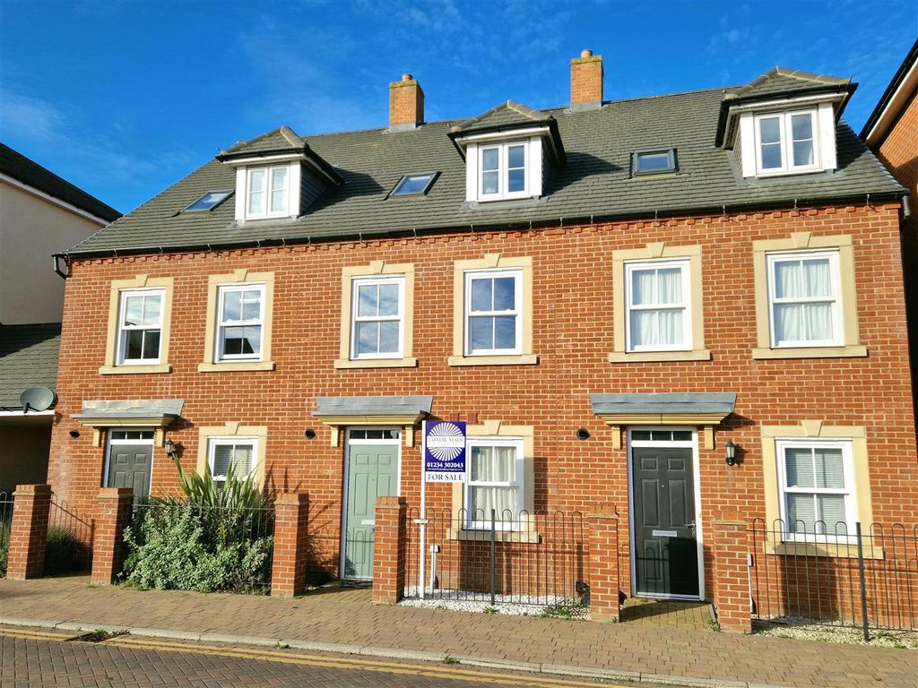 Saxon Way, Great Denham, Bedford 4 bed townhouse for sale - £340,000