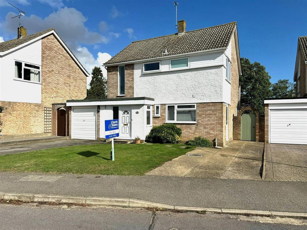 Maple Way, Burnham-On-Crouch 3 bed detached house - £475,000