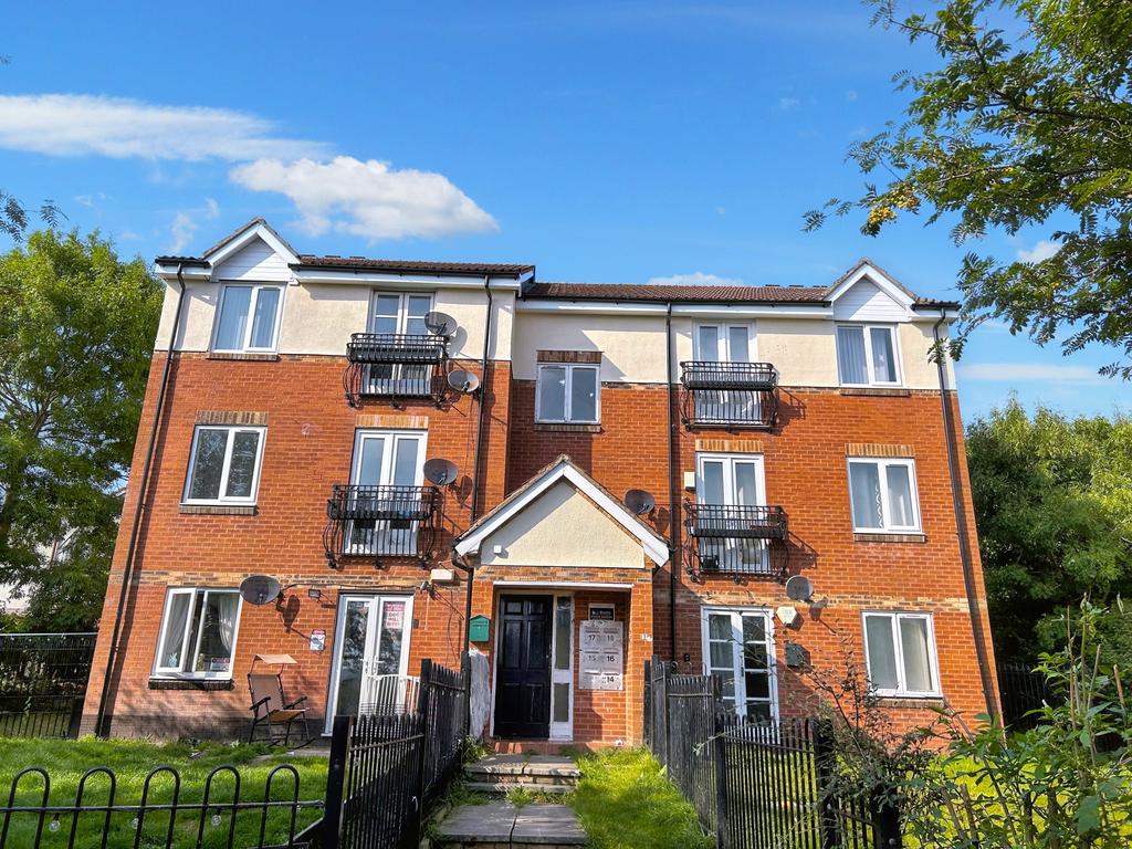 22 Mallard Court 2 bed apartment - £595 pcm (£137 pw)