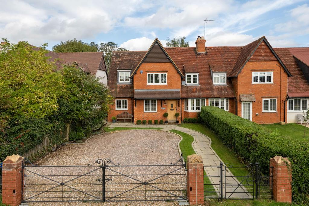 Towcester NN12 4 bed semi-detached house - £700,000