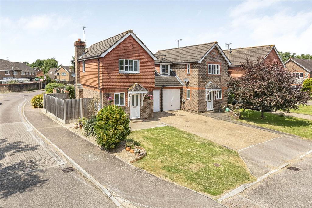 The Sycamores, Sayers Common... 3 bed link detached house - £425,000