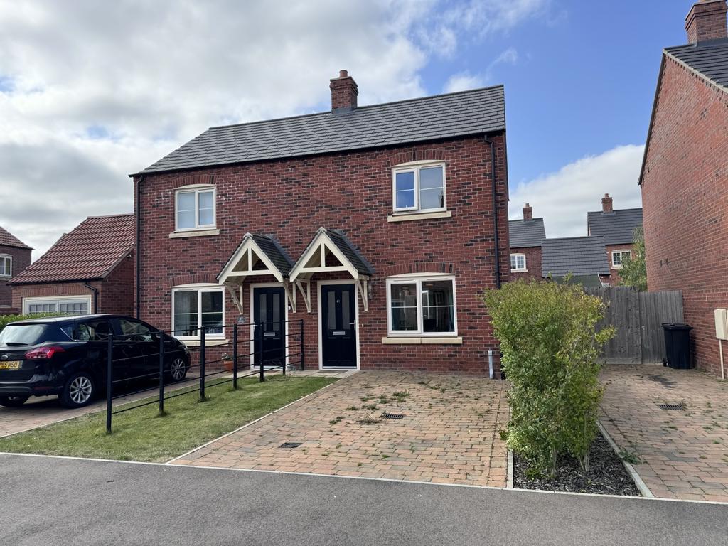 49 Top Farm Avenue, Navenby, Lincoln 2 bed terraced house - £925 pcm (£ ...