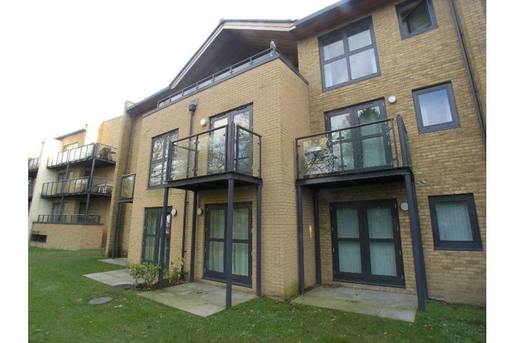 Stratford Court, Woking GU21 2 bed apartment - £1,595 pcm (£368 pw)