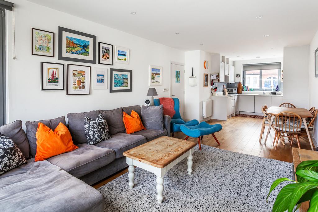Radbourne Road, Balham, London, SW12 3 bed apartment - £899,950