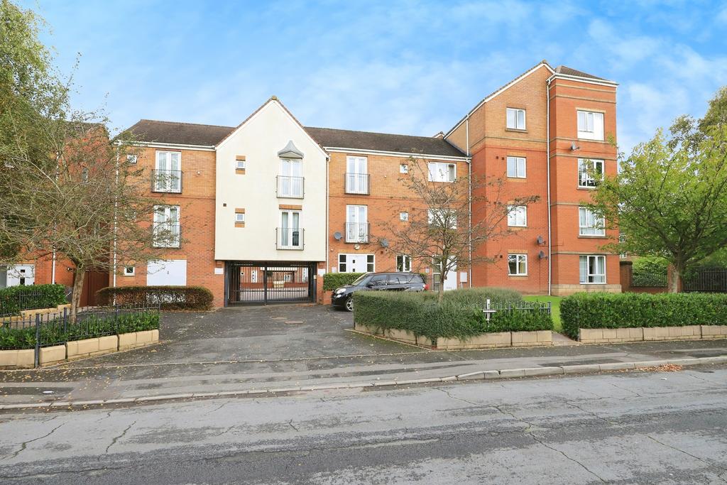 Willenhall Road, West Midlands WV1 2 bed flat - £120,000