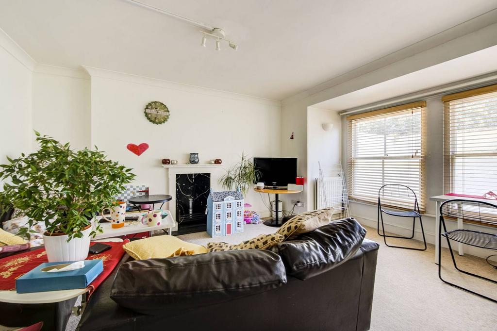 Redcliffe Gardens, Chelsea, London, SW10 2 bed flat - £600,000