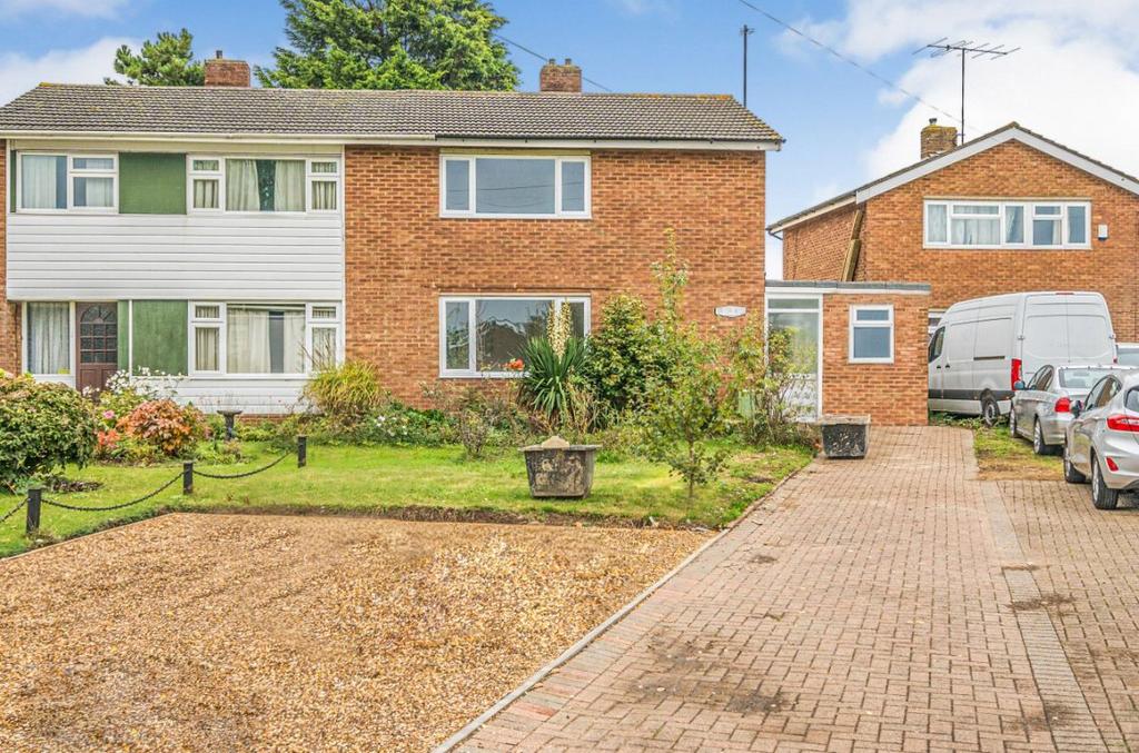 Spring Road, Kempston, Bedford 3 bed semi-detached house - £375,000
