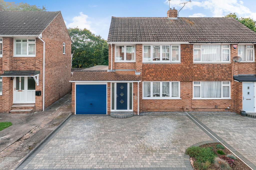 Norman Close, Wigmore ME8 3 bed semi-detached house for sale - £350,000