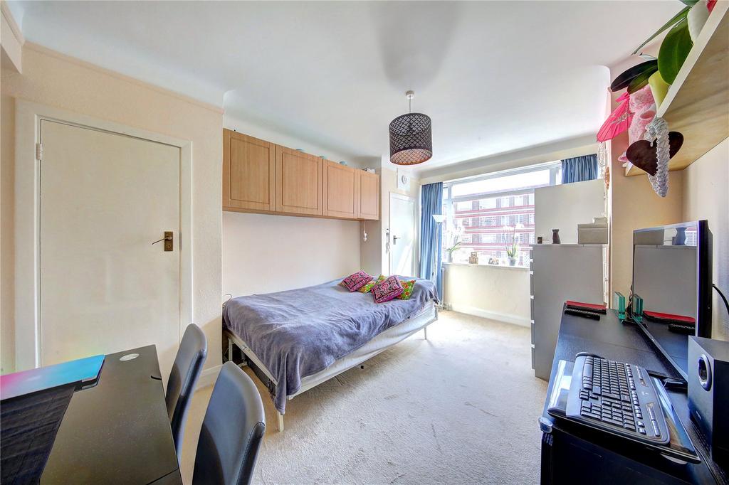 Du Cane Court, SW17 Studio - £200,000