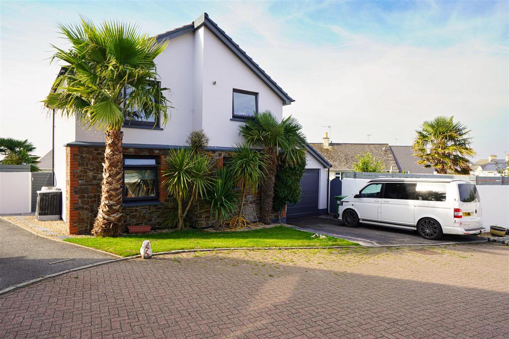 Springfield Crescent, Northam 3 bed detached house - £419,950