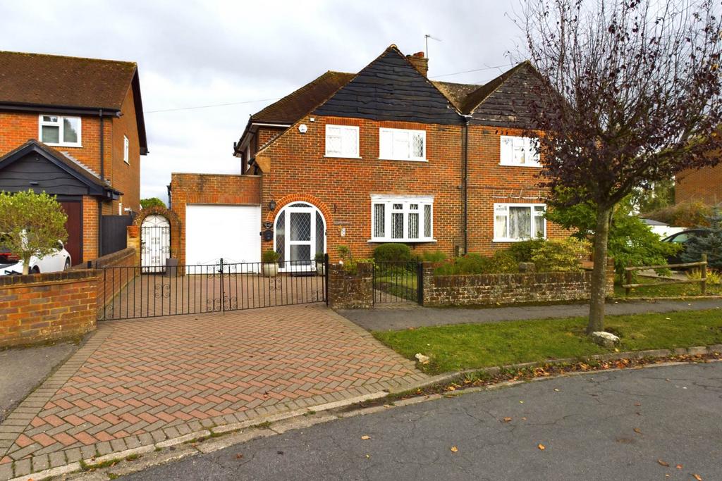 Cumberland Close, Pimlico 3 bed semi-detached house for sale - £625,000