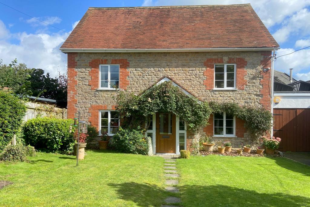 Bourton, Gillingham SP8 3 bed detached house for sale - £500,000