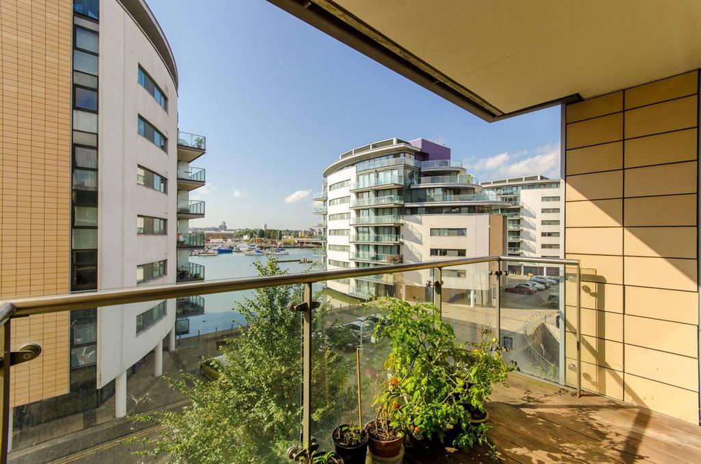 Ebb Court, Gallions Reach, London, E16 2 bed flat - £2,102 pcm (£485 pw)