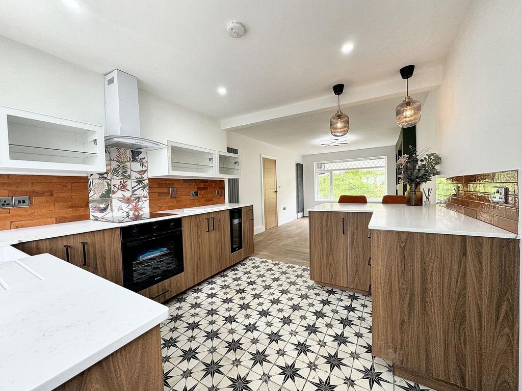 Coed Leddyn, Caerphilly CF83 3 bed semi-detached bungalow - £280,000