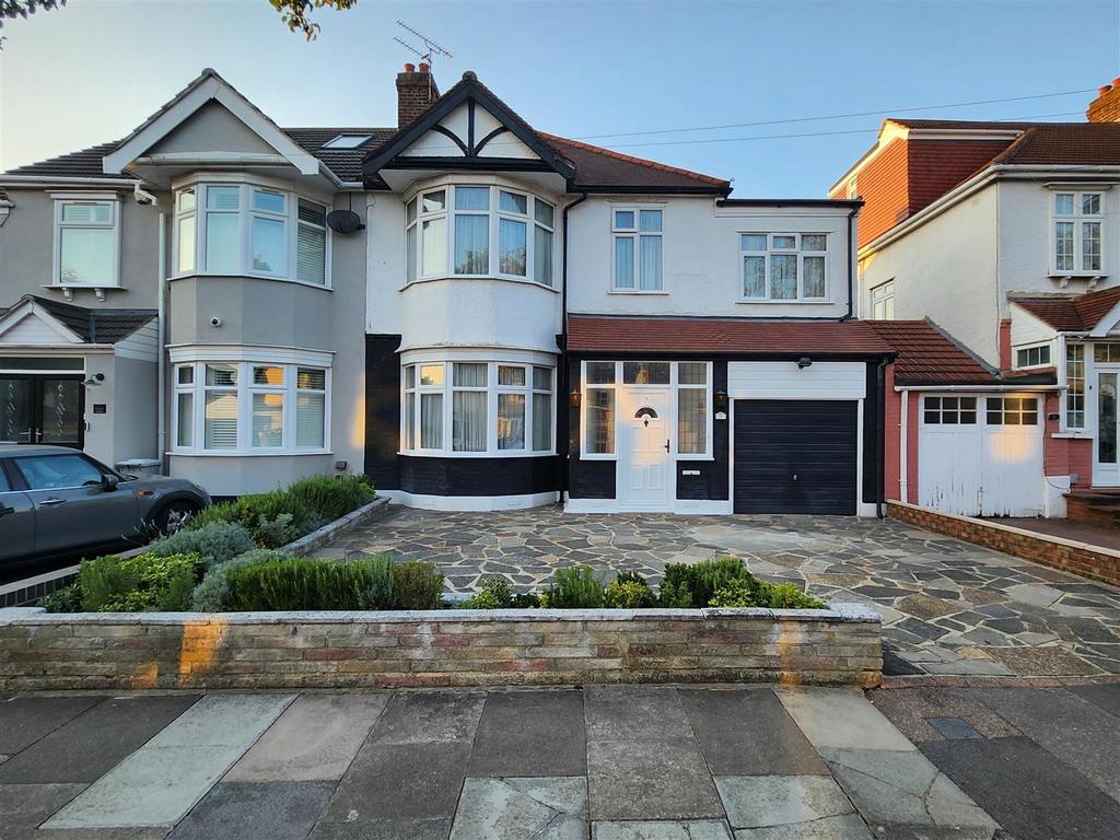 Fairmead Gardens, Redbridge IG4 5 bed semi-detached house - £825,000