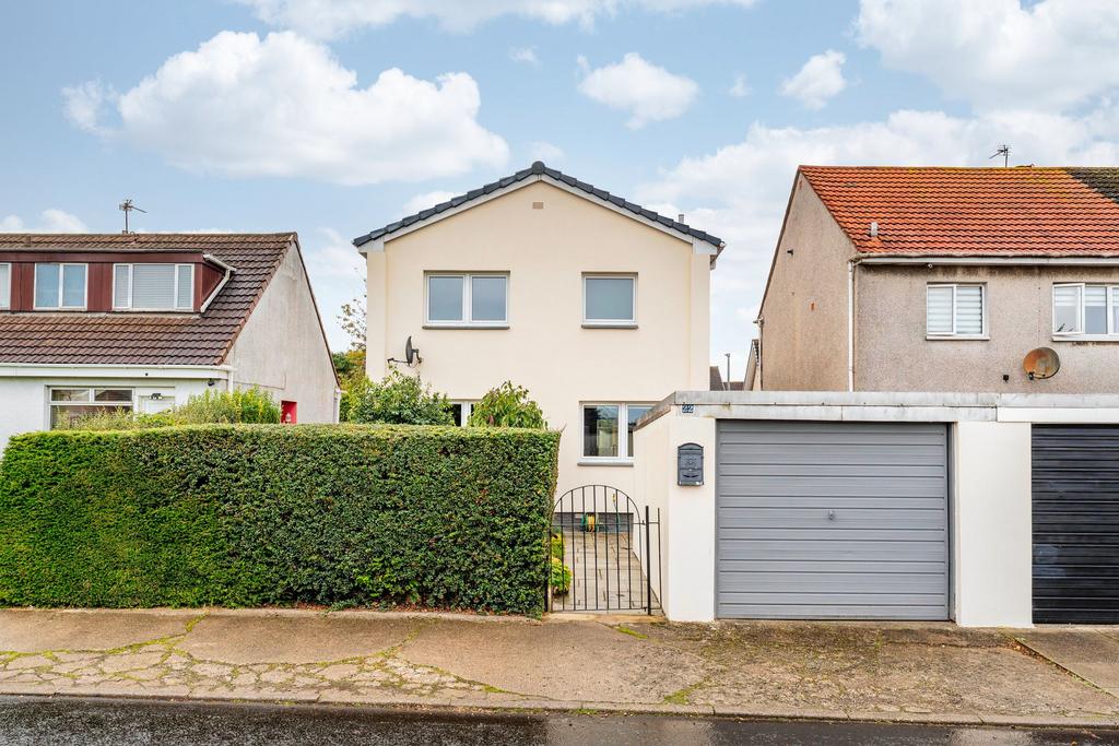 Queens Road, Broxburn EH52 3 bed detached house - £299,000