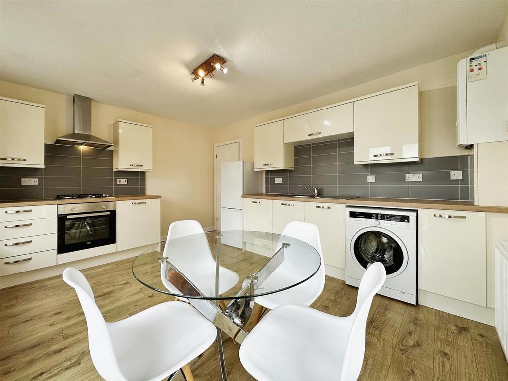 Ha'penny Bridge Way, Hull HU9 2 bed apartment - £130,000