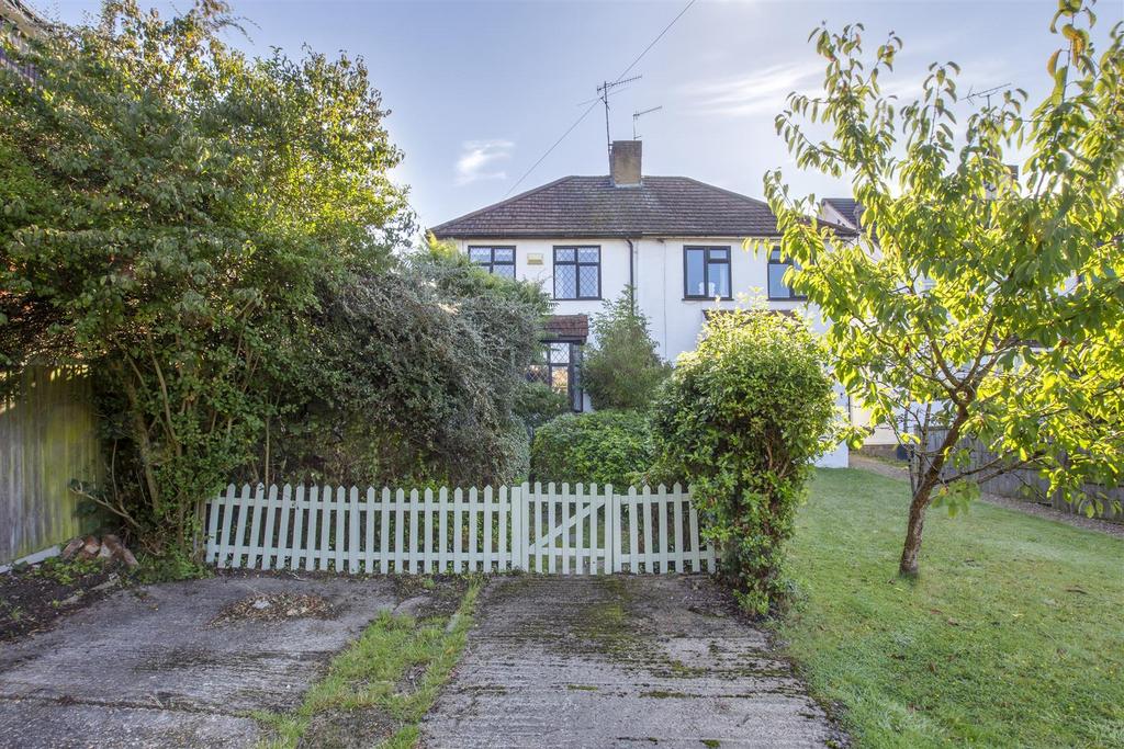 Micklefield Road, High Wycombe HP13 3 bed semi-detached house - £400,000