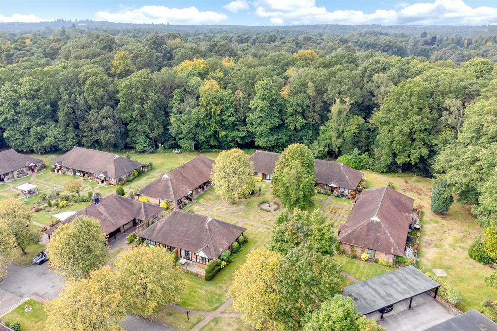 Bagshot Road, Ascot, Berkshire, SL5 2 bed bungalow for sale - £300,000