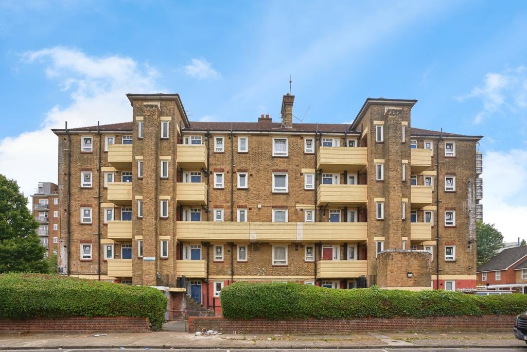 Wyndham Road London SE5 2 bed flat - £1,950 pcm (£450 pw)