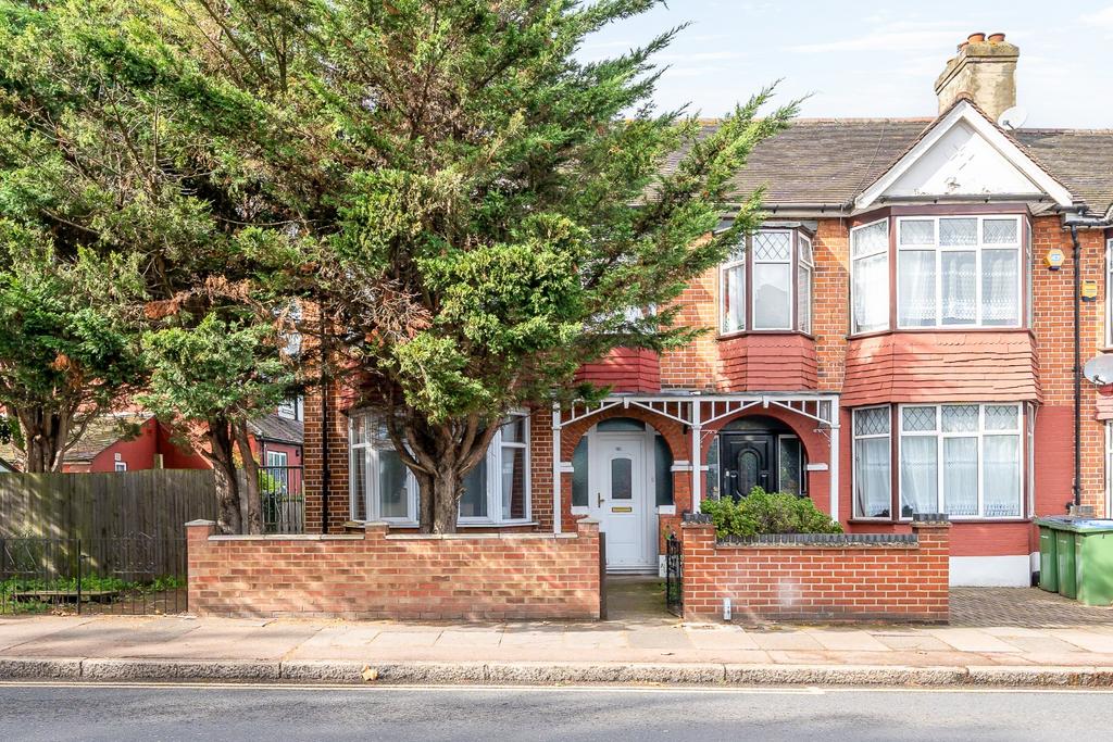 Basildon Road, London SE2 3 bed terraced house - £2,200 pcm (£508 pw)
