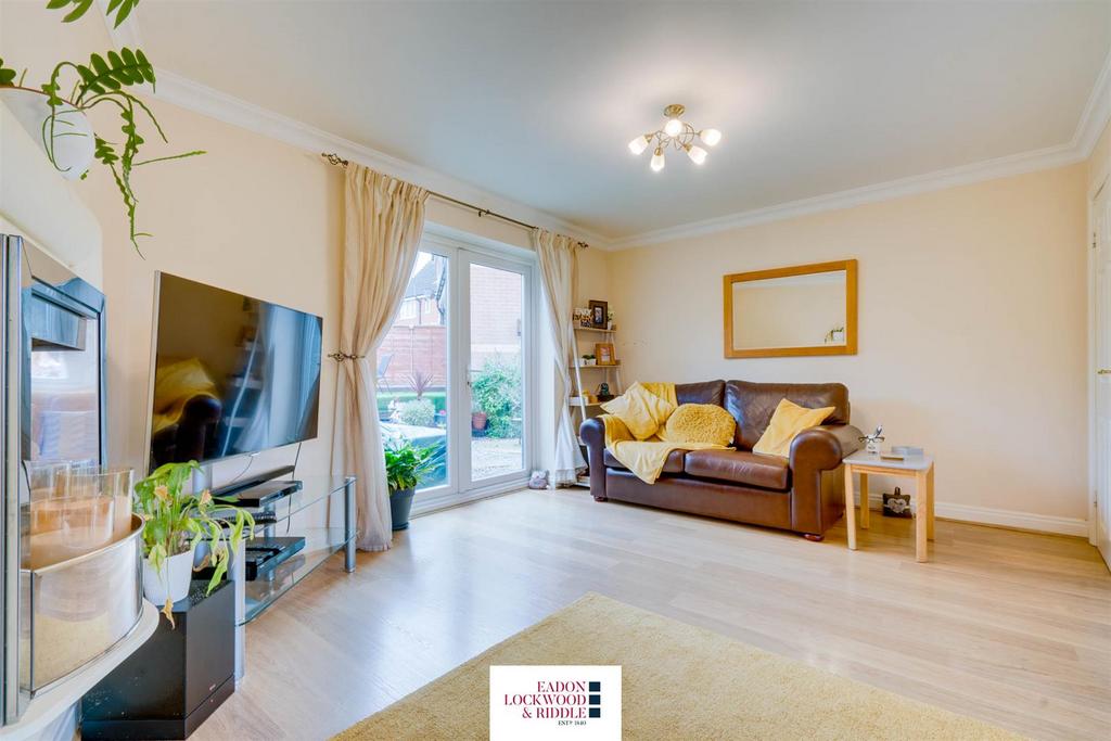 Brunswick Drive, Woodlaithes, Rotherham 3 bed semi-detached house - £ ...