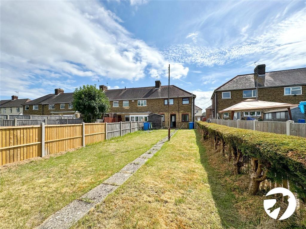 Barrow Grove, Sittingbourne, Kent, ME10 3 bed end of terrace house - £ ...