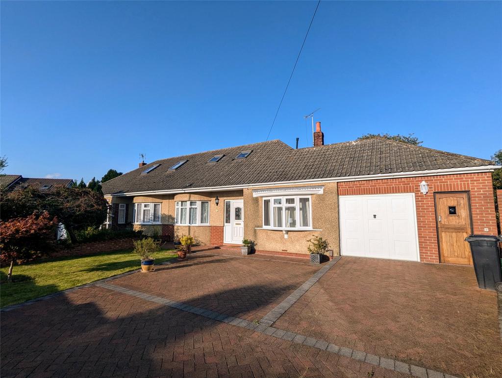 Springleaze, Bristol BS16 3 bed bungalow - £1,800 pcm (£415 pw)