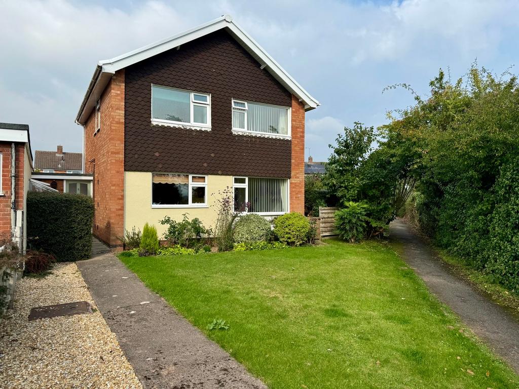 Aylesbrook Road, Hereford, HR4 3 bed detached house - £275,000