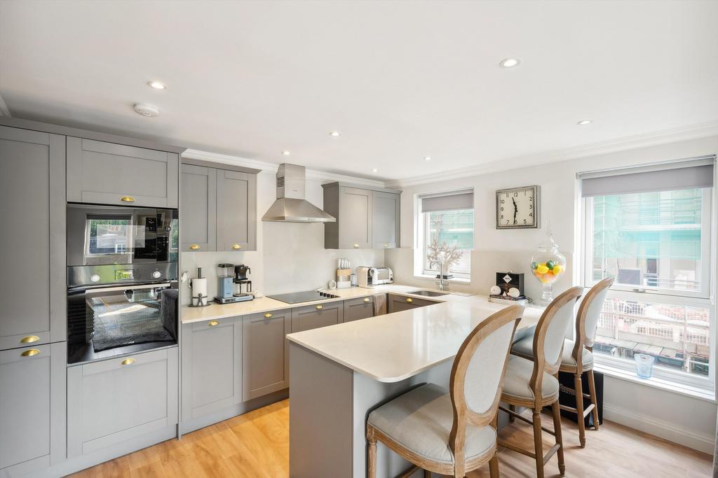 Edith Terrace, London, SW10 2 bed flat - £750,000
