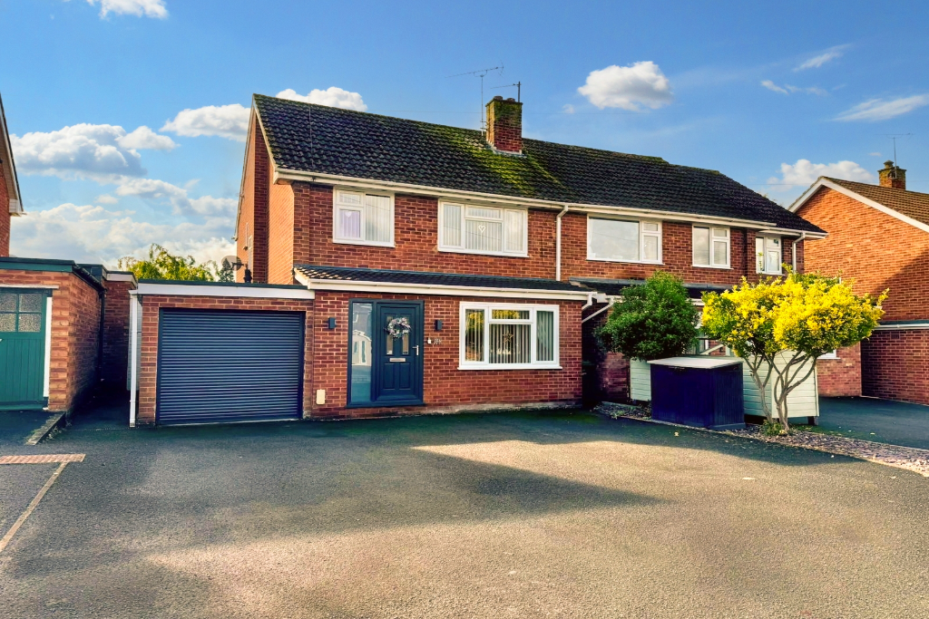 Ledbury Road, Hereford, HR1 3 bed semi-detached house - £375,000