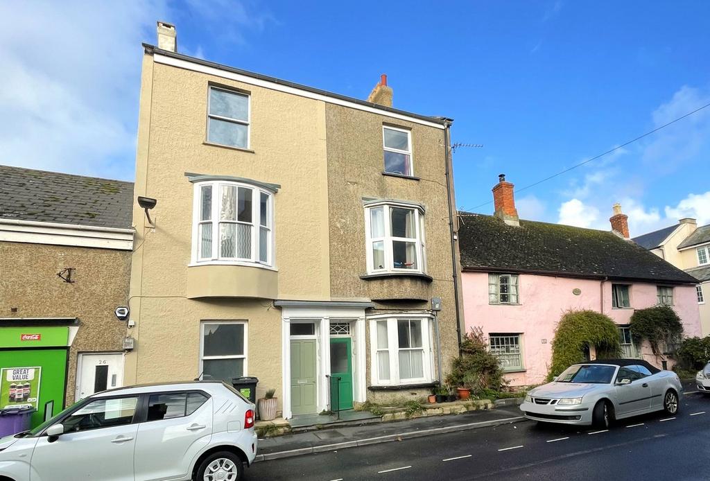 Fore Street, Seaton, Devon, EX12 2 bed ground floor flat - £165,000