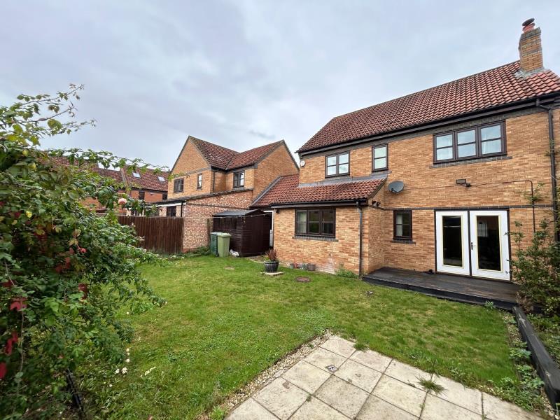 Gainsborough Close, Grange Farm 4 bed detached house - £1,900 pcm (£438 pw)